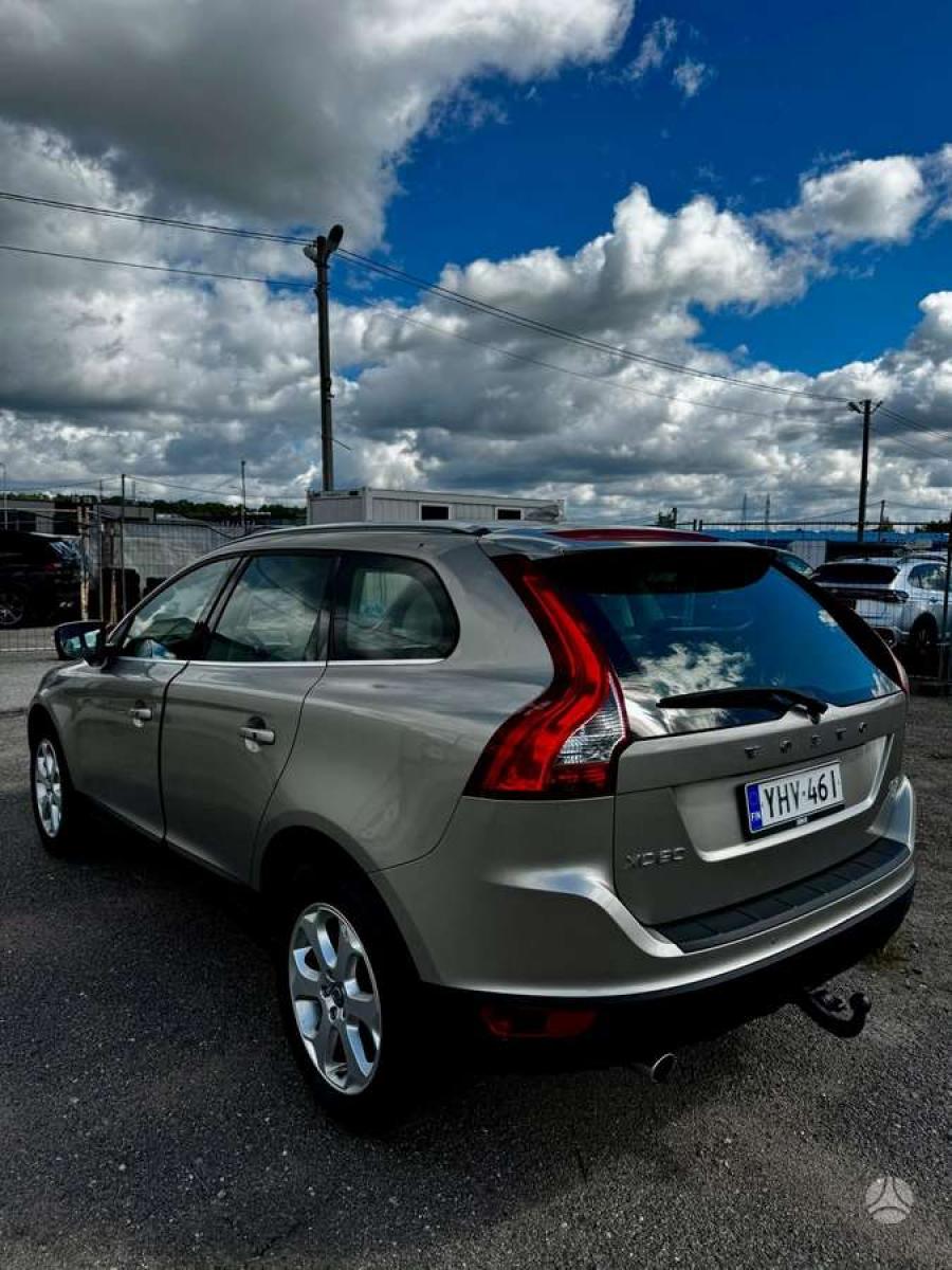 Grey Volvo XC60 2012 in Kaunas, with an engine capacity of 2.40 L and mileage of 297 thousand km for 7600 €, photo 5 on AUTOMOTO.COM.LV