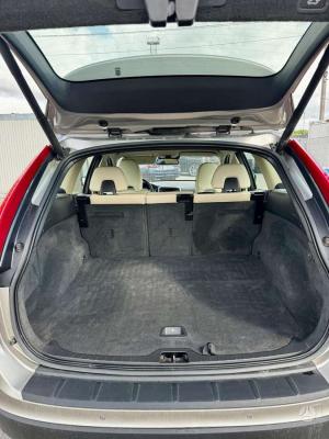 Grey Volvo XC60 2012 in Kaunas, with an engine capacity of 2.40 L and mileage of 297 thousand km for 7600 €, photo 7 on AUTOMOTO.COM.LV