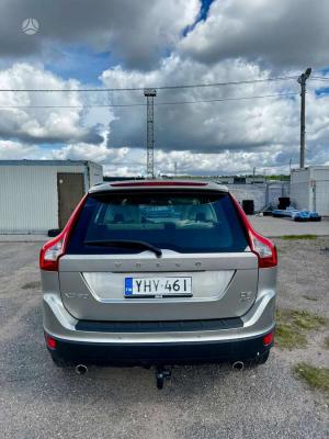 Grey Volvo XC60 2012 in Kaunas, with an engine capacity of 2.40 L and mileage of 297 thousand km for 7600 €, photo 8 on AUTOMOTO.COM.LV