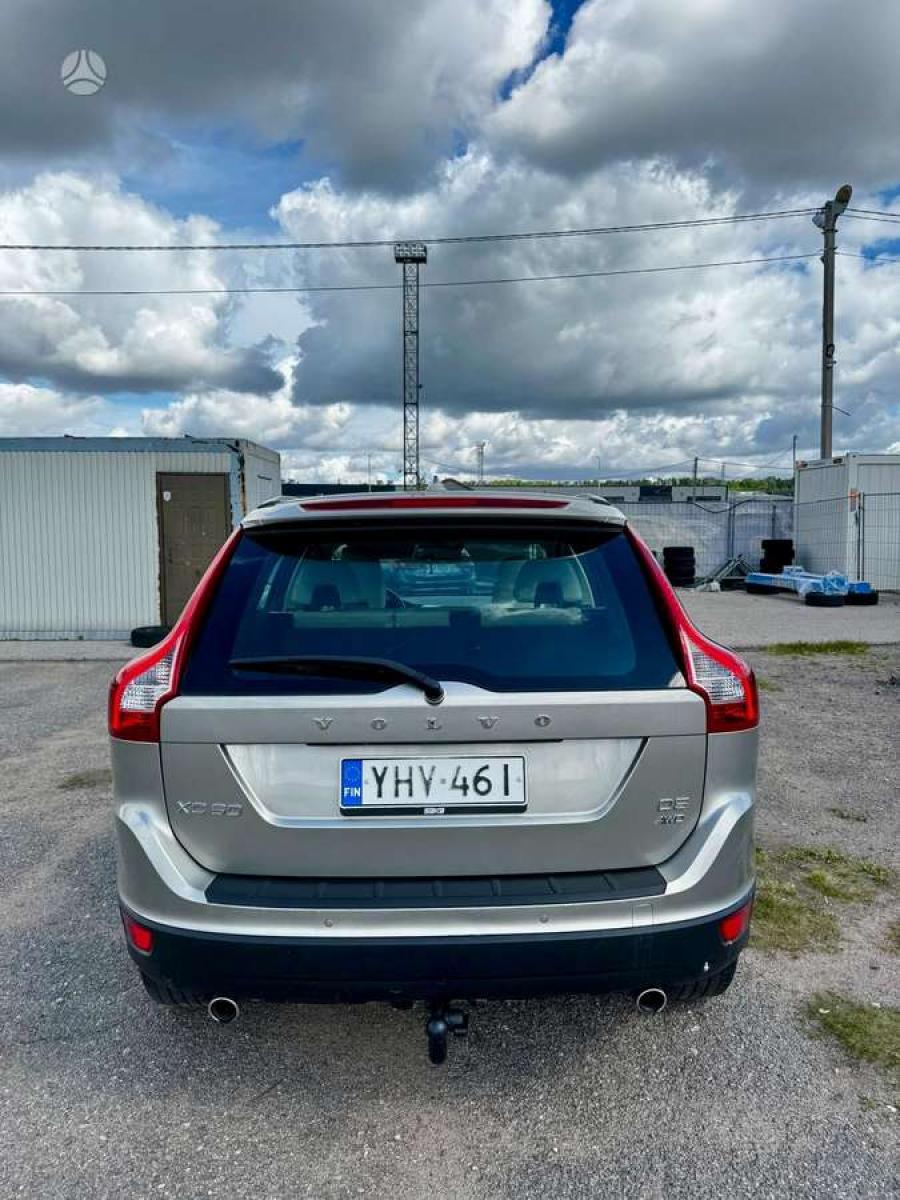 Grey Volvo XC60 2012 in Kaunas, with an engine capacity of 2.40 L and mileage of 297 thousand km for 7600 €, photo 8 on AUTOMOTO.COM.LV