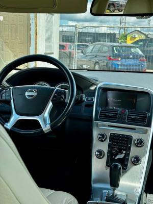 Grey Volvo XC60 2012 in Kaunas, with an engine capacity of 2.40 L and mileage of 297 thousand km for 7600 €, photo 9 on AUTOMOTO.COM.LV