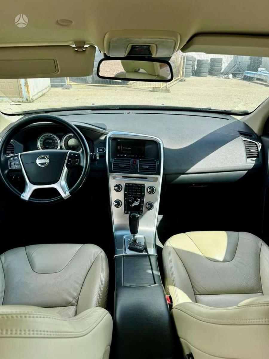 Grey Volvo XC60 2012 in Kaunas, with an engine capacity of 2.40 L and mileage of 297 thousand km for 7600 €, photo 11 on AUTOMOTO.COM.LV