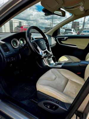 Grey Volvo XC60 2012 in Kaunas, with an engine capacity of 2.40 L and mileage of 297 thousand km for 7600 €, photo 12 on AUTOMOTO.COM.LV