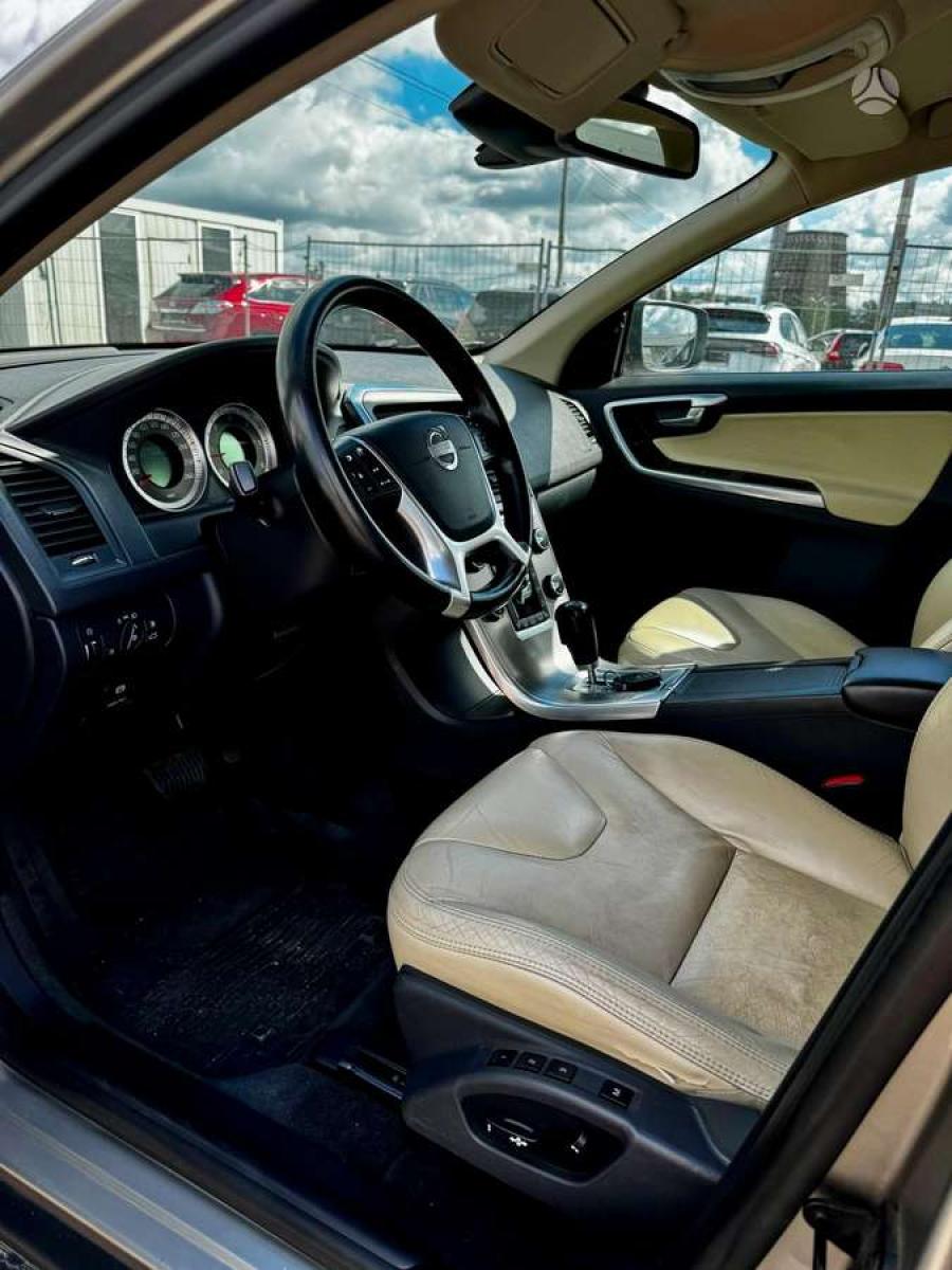 Grey Volvo XC60 2012 in Kaunas, with an engine capacity of 2.40 L and mileage of 297 thousand km for 7600 €, photo 12 on AUTOMOTO.COM.LV