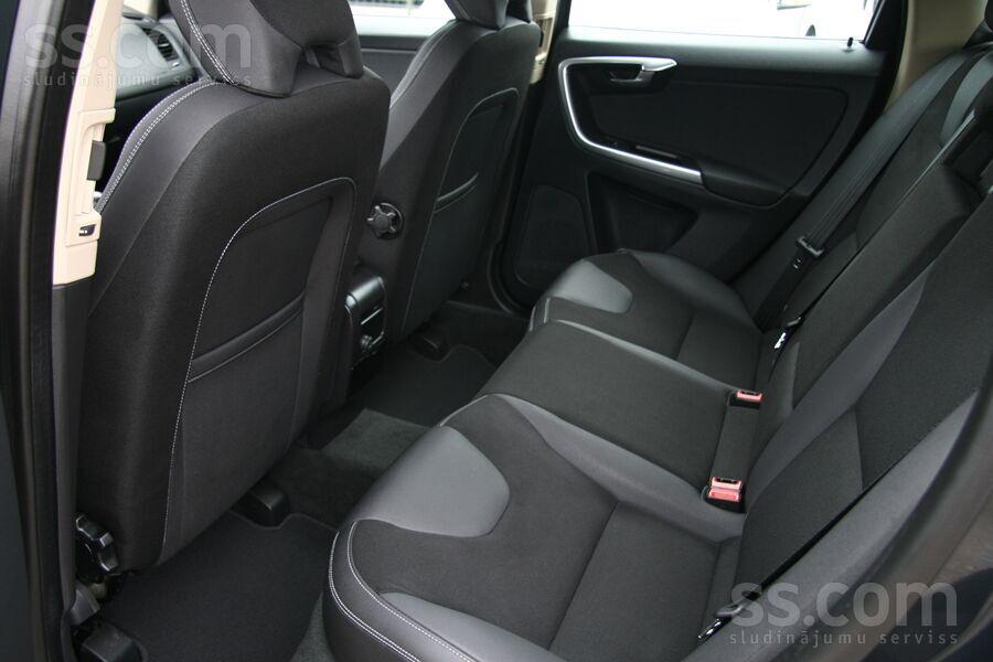 Grey Volvo XC60 2012 in Tukums, with an engine capacity of 2.40 L and mileage of 252 thousand km for 8350 €, photo 7 on AUTOMOTO.COM.LV