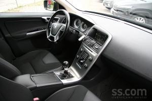 Grey Volvo XC60 2012 in Tukums, with an engine capacity of 2.40 L and mileage of 252 thousand km for 8350 €, photo 8 on AUTOMOTO.COM.LV