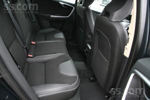 Grey Volvo XC60 2012 in Tukums, with an engine capacity of 2.40 L and mileage of 252 thousand km for 8350 €, photo 9 on AUTOMOTO.COM.LV