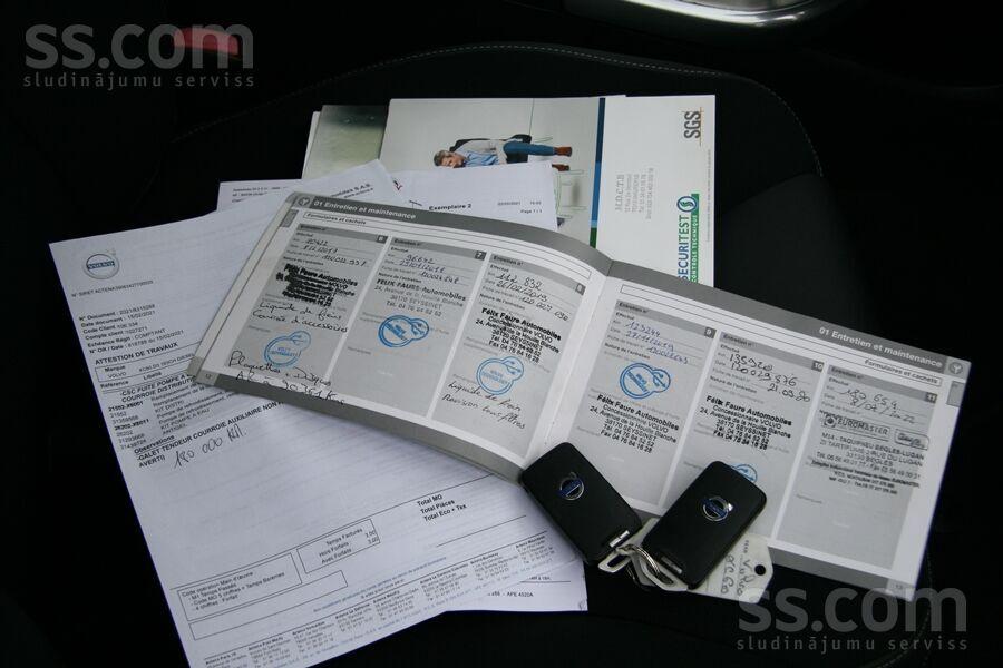 Grey Volvo XC60 2012 in Tukums, with an engine capacity of 2.40 L and mileage of 252 thousand km for 8350 €, photo 14 on AUTOMOTO.COM.LV