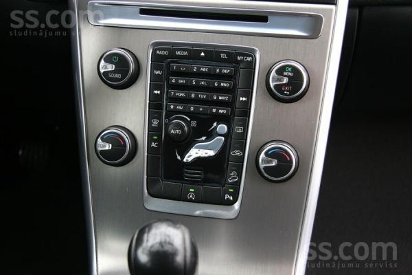 Pelēks Volvo XC60 2012 Tukums, ar dzinēja tilpumu 2.40 L un nobraukumu 252 tūkst. km par 8350 €, foto 11 vietnē AUTOMOTO.COM.LV