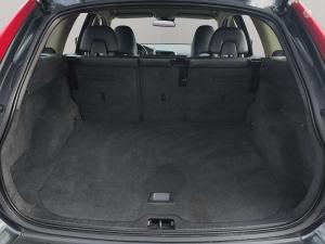 Grey Volvo XC60 2012 in Vilnius, with an engine capacity of 2.40 L and mileage of 246 thousand km for 8699 €, photo 11 on AUTOMOTO.COM.LV