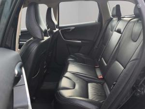 Grey Volvo XC60 2012 in Vilnius, with an engine capacity of 2.40 L and mileage of 246 thousand km for 8699 €, photo 12 on AUTOMOTO.COM.LV