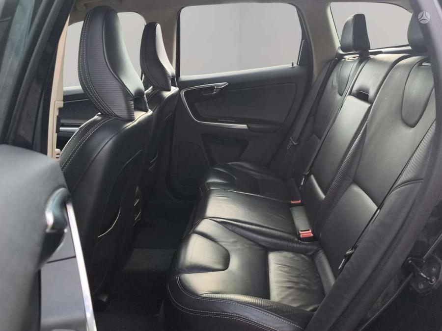 Grey Volvo XC60 2012 in Vilnius, with an engine capacity of 2.40 L and mileage of 246 thousand km for 8699 €, photo 12 on AUTOMOTO.COM.LV