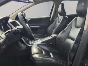 Grey Volvo XC60 2012 in Vilnius, with an engine capacity of 2.40 L and mileage of 246 thousand km for 8699 €, photo 14 on AUTOMOTO.COM.LV