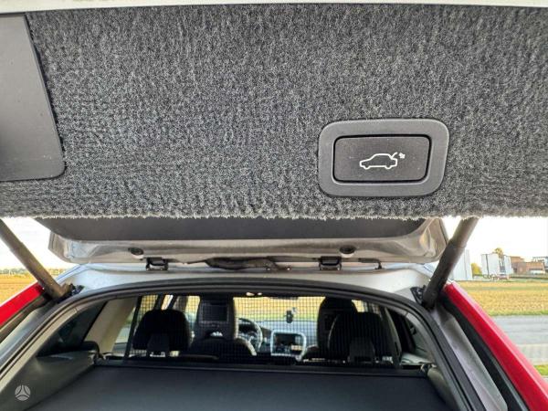 Pelēks Volvo XC60 2012 Kauņa, ar dzinēja tilpumu 2.40 L un nobraukumu 253 tūkst. km par 8300 €, foto 8 vietnē AUTOMOTO.COM.LV