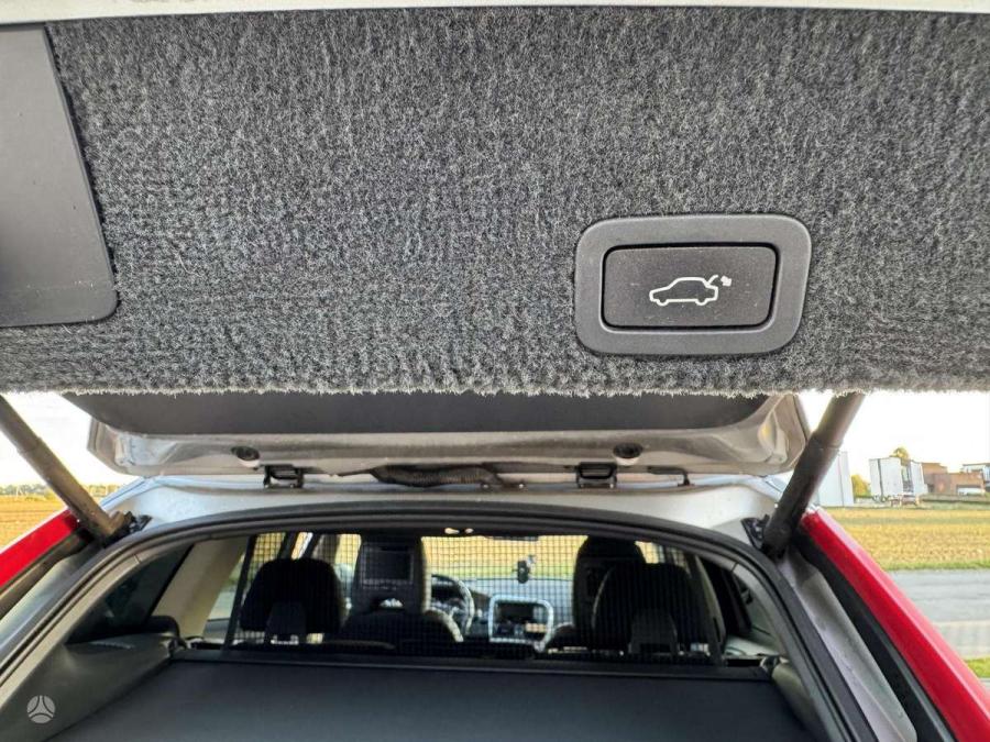 Grey Volvo XC60 2012 in Kaunas, with an engine capacity of 2.40 L and mileage of 253 thousand km for 8300 €, photo 8 on AUTOMOTO.COM.LV