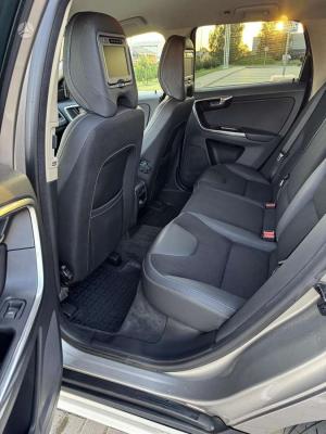 Grey Volvo XC60 2012 in Kaunas, with an engine capacity of 2.40 L and mileage of 253 thousand km for 8300 €, photo 9 on AUTOMOTO.COM.LV