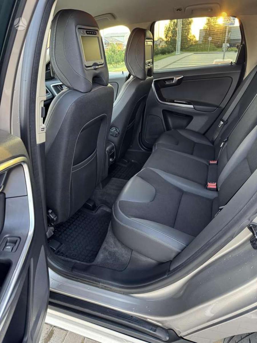 Grey Volvo XC60 2012 in Kaunas, with an engine capacity of 2.40 L and mileage of 253 thousand km for 8300 €, photo 9 on AUTOMOTO.COM.LV