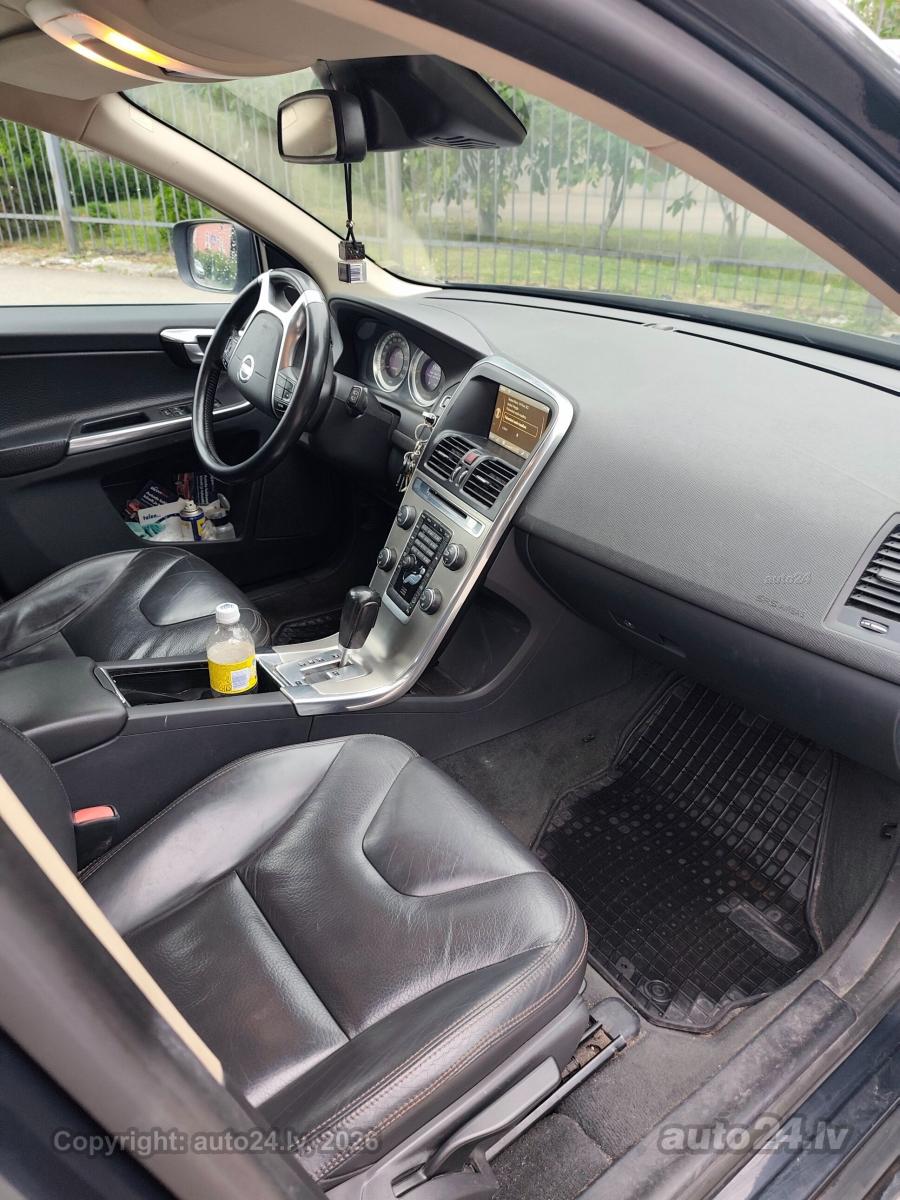 Pelēks Volvo XC60 2012 Tallina, ar dzinēja tilpumu 2.40 L un nobraukumu 528 tūkst. km par 5000 €, foto 13 vietnē AUTOMOTO.COM.LV