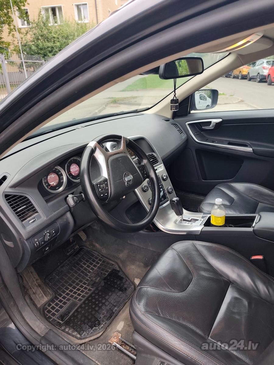 Pelēks Volvo XC60 2012 Tallina, ar dzinēja tilpumu 2.40 L un nobraukumu 528 tūkst. km par 5000 €, foto 14 vietnē AUTOMOTO.COM.LV