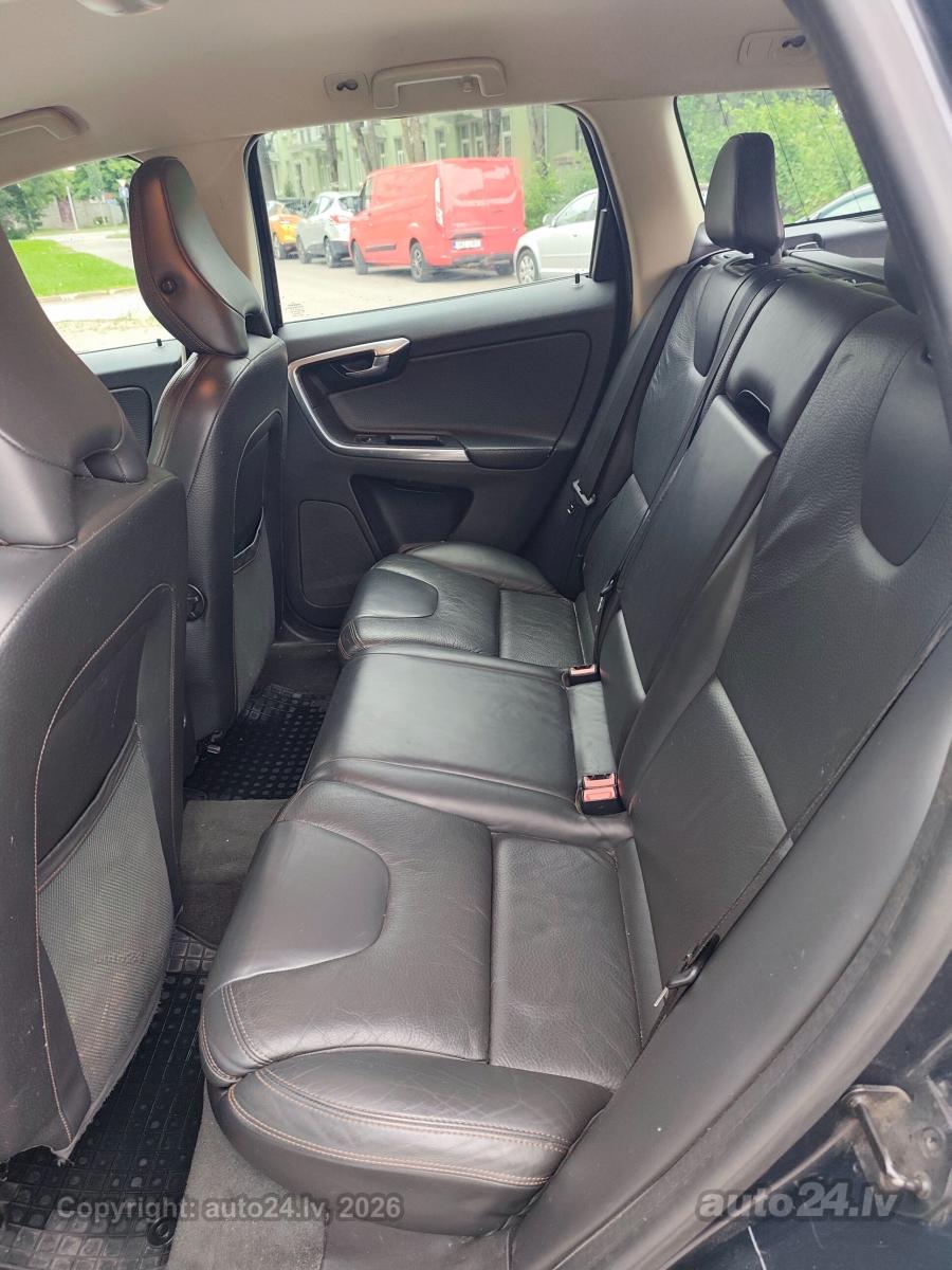 Pelēks Volvo XC60 2012 Tallina, ar dzinēja tilpumu 2.40 L un nobraukumu 528 tūkst. km par 5000 €, foto 15 vietnē AUTOMOTO.COM.LV