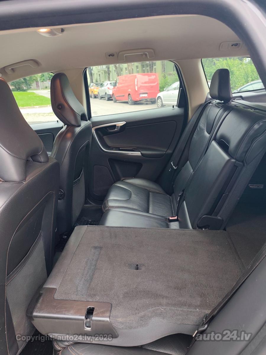 Pelēks Volvo XC60 2012 Tallina, ar dzinēja tilpumu 2.40 L un nobraukumu 528 tūkst. km par 5000 €, foto 17 vietnē AUTOMOTO.COM.LV