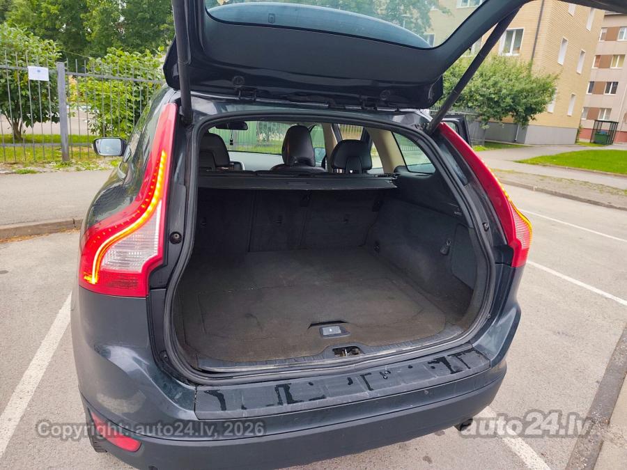 Pelēks Volvo XC60 2012 Tallina, ar dzinēja tilpumu 2.40 L un nobraukumu 528 tūkst. km par 5000 €, foto 19 vietnē AUTOMOTO.COM.LV