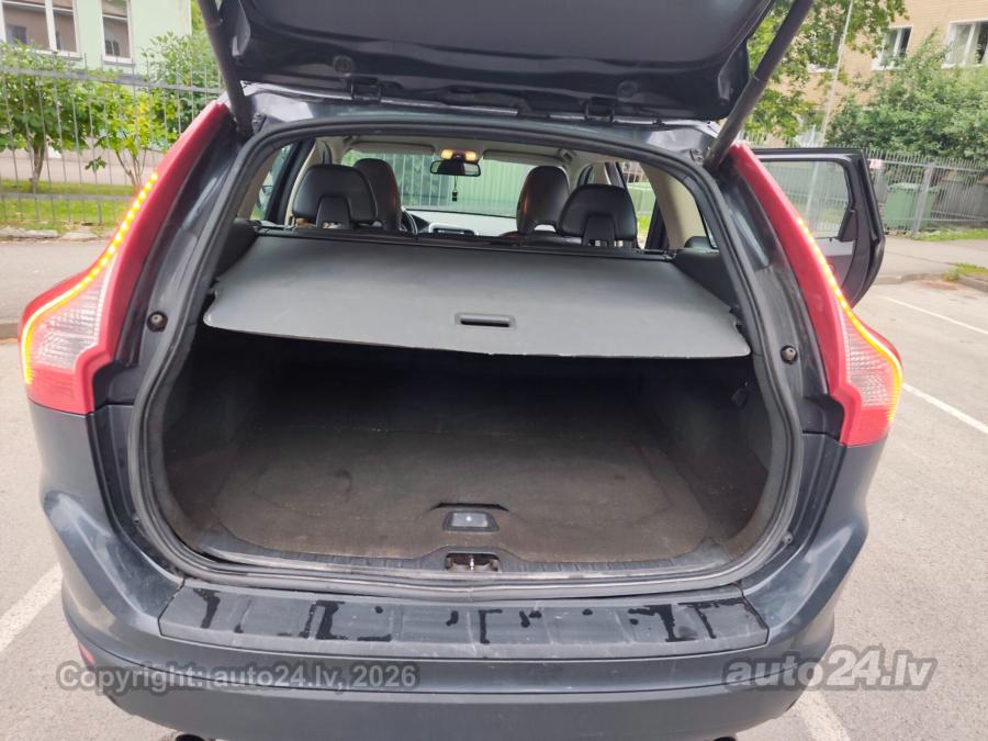 Pelēks Volvo XC60 2012 Tallina, ar dzinēja tilpumu 2.40 L un nobraukumu 528 tūkst. km par 5000 €, foto 21 vietnē AUTOMOTO.COM.LV