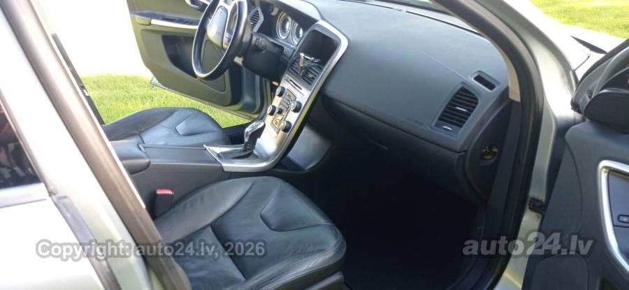 Pelēks Volvo XC60 2012 Tallina, ar dzinēja tilpumu 2.40 L un nobraukumu 298 tūkst. km par 8990 €, foto 6 vietnē AUTOMOTO.COM.LV
