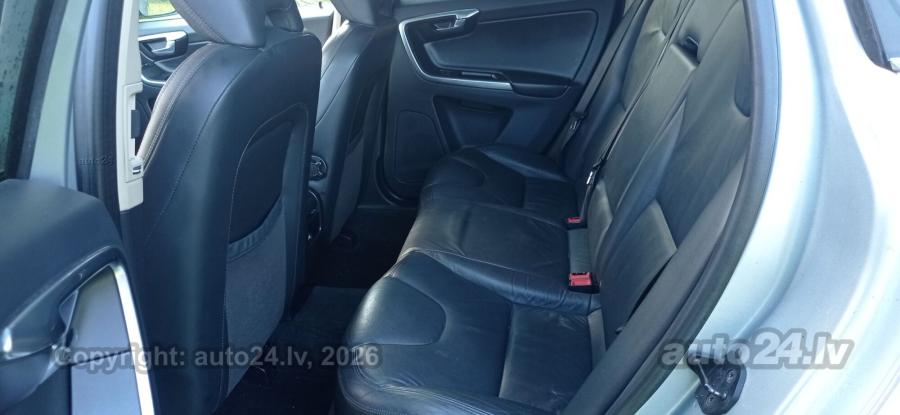Pelēks Volvo XC60 2012 Tallina, ar dzinēja tilpumu 2.40 L un nobraukumu 298 tūkst. km par 8990 €, foto 7 vietnē AUTOMOTO.COM.LV
