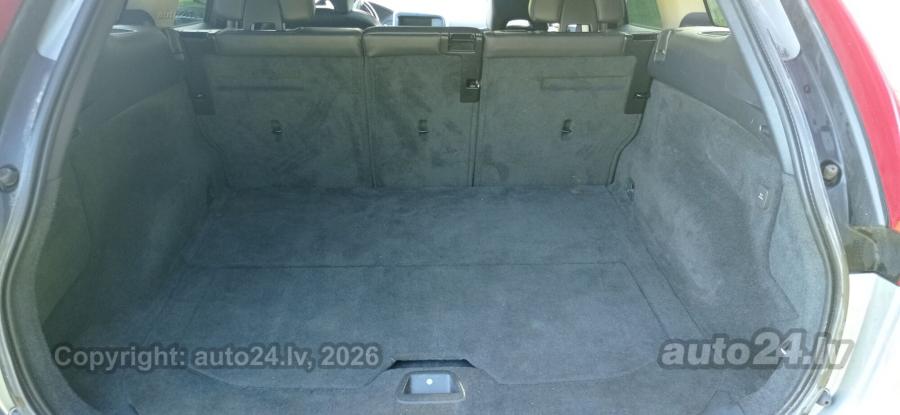 Pelēks Volvo XC60 2012 Tallina, ar dzinēja tilpumu 2.40 L un nobraukumu 298 tūkst. km par 8990 €, foto 8 vietnē AUTOMOTO.COM.LV