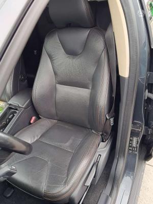 Grey Volvo XC60 2012 in Siauliai, with an engine capacity of 1.98 L and mileage of 161 thousand km for 9950 €, photo 11 on AUTOMOTO.COM.LV