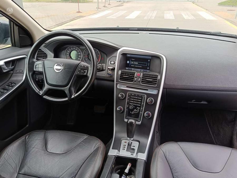 Pelēks Volvo XC60 2012 Šauļi, ar dzinēja tilpumu 1.98 L un nobraukumu 161 tūkst. km par 9950 €, foto 12 vietnē AUTOMOTO.COM.LV