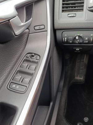 Grey Volvo XC60 2012 in Siauliai, with an engine capacity of 1.98 L and mileage of 161 thousand km for 9950 €, photo 16 on AUTOMOTO.COM.LV