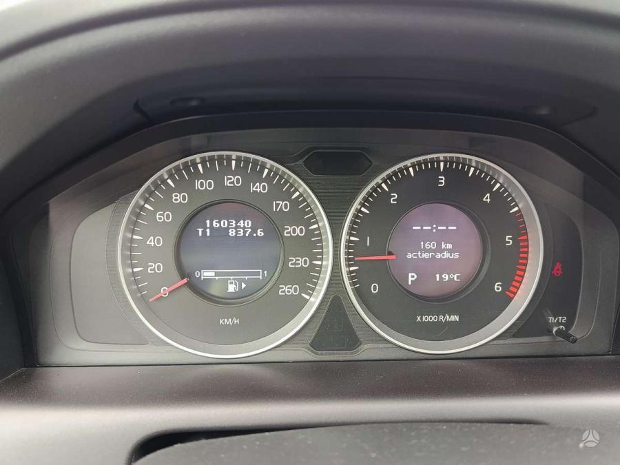 Pelēks Volvo XC60 2012 Šauļi, ar dzinēja tilpumu 1.98 L un nobraukumu 161 tūkst. km par 9950 €, foto 21 vietnē AUTOMOTO.COM.LV