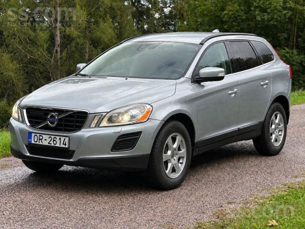 Grey Volvo XC60 2012 in Talsi, with an engine capacity of 2.40 L and mileage of 274 thousand km for 10670 €, photo 1 on AUTOMOTO.COM.LV
