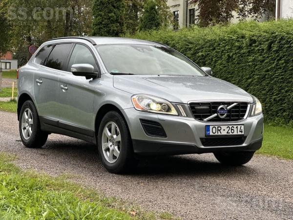 Grey Volvo XC60 2012 in Talsi, with an engine capacity of 2.40 L and mileage of 274 thousand km for 10670 €, photo 6 on AUTOMOTO.COM.LV
