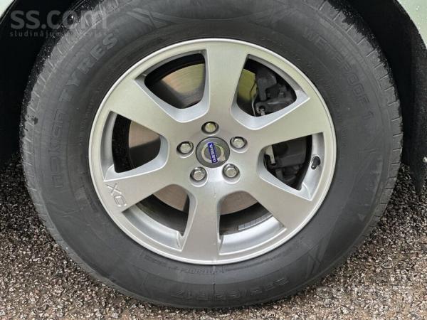 Grey Volvo XC60 2012 in Talsi, with an engine capacity of 2.40 L and mileage of 274 thousand km for 10670 €, photo 8 on AUTOMOTO.COM.LV