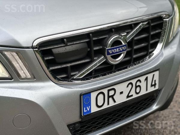 Grey Volvo XC60 2012 in Talsi, with an engine capacity of 2.40 L and mileage of 274 thousand km for 10670 €, photo 9 on AUTOMOTO.COM.LV