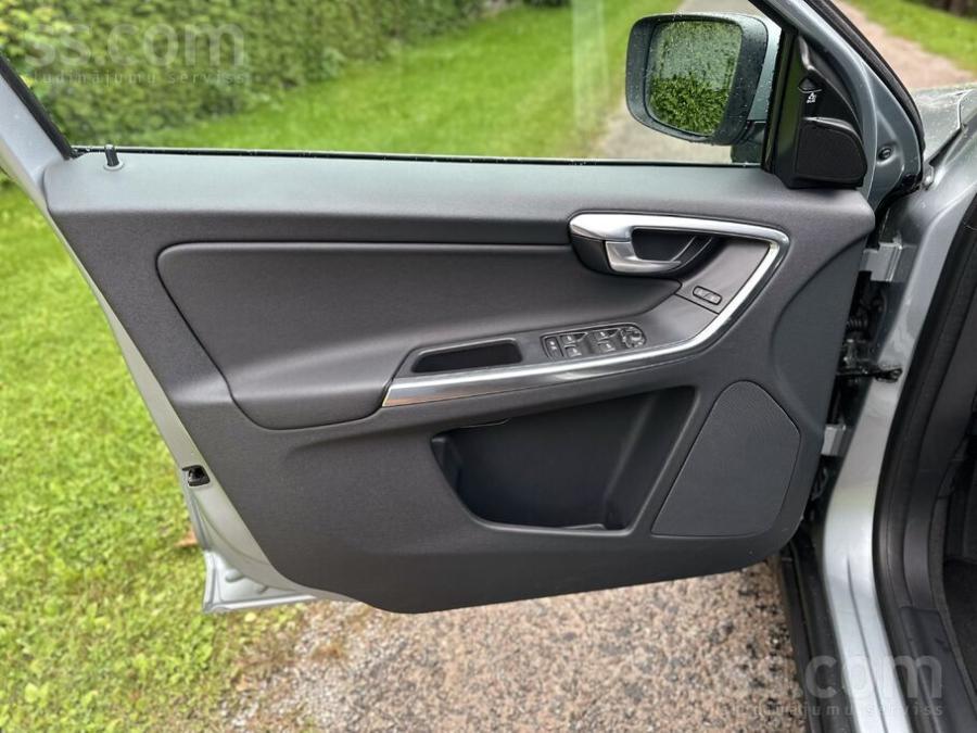 Pelēks Volvo XC60 2012 Talsi, ar dzinēja tilpumu 2.40 L un nobraukumu 274 tūkst. km par 10670 €, foto 13 vietnē AUTOMOTO.COM.LV