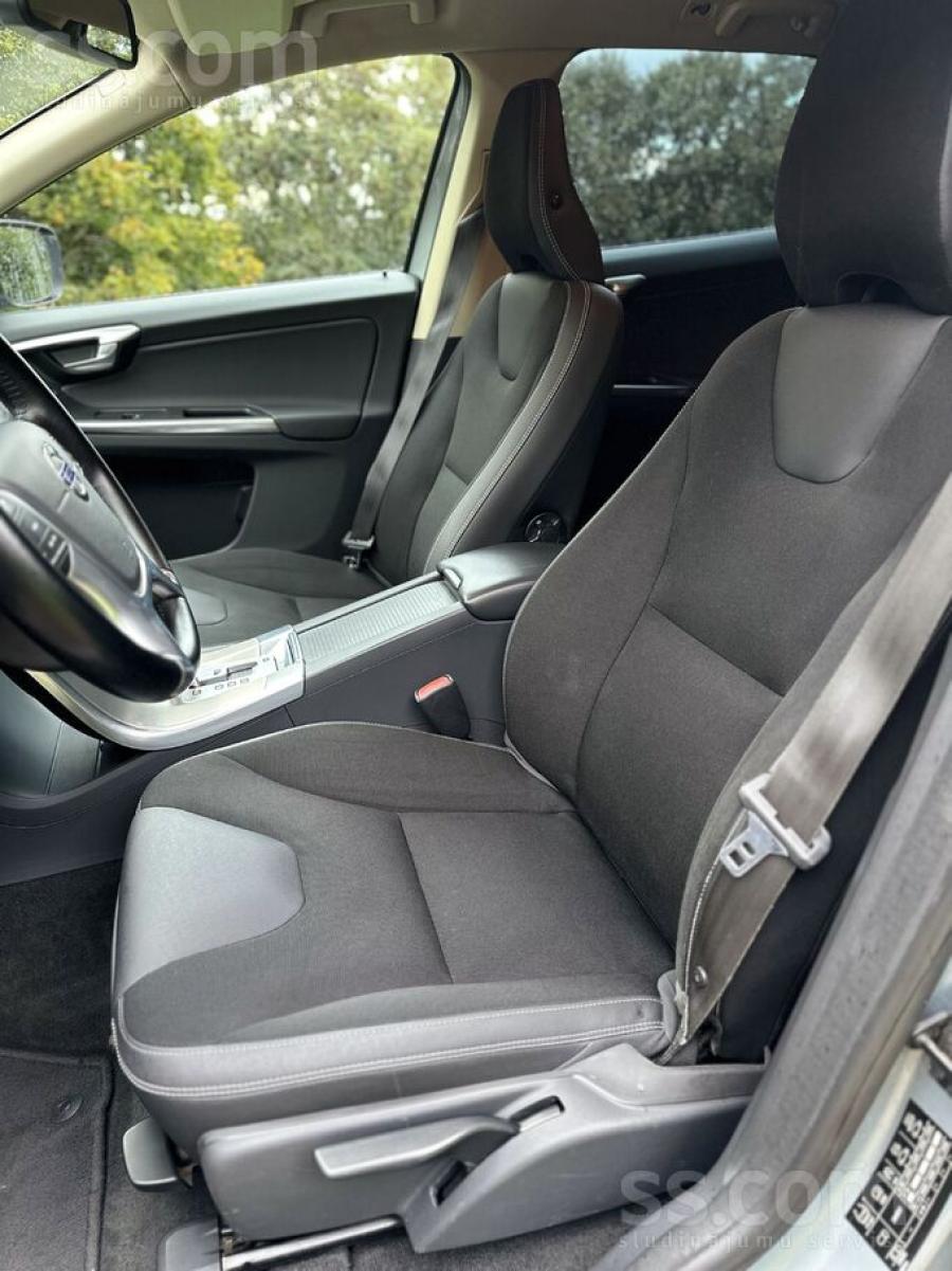 Pelēks Volvo XC60 2012 Talsi, ar dzinēja tilpumu 2.40 L un nobraukumu 274 tūkst. km par 10670 €, foto 14 vietnē AUTOMOTO.COM.LV