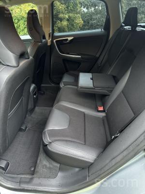 Pelēks Volvo XC60 2012 Talsi, ar dzinēja tilpumu 2.40 L un nobraukumu 274 tūkst. km par 10670 €, foto 17 vietnē AUTOMOTO.COM.LV