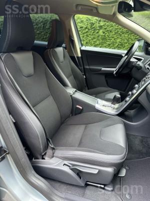 Pelēks Volvo XC60 2012 Talsi, ar dzinēja tilpumu 2.40 L un nobraukumu 274 tūkst. km par 10670 €, foto 26 vietnē AUTOMOTO.COM.LV