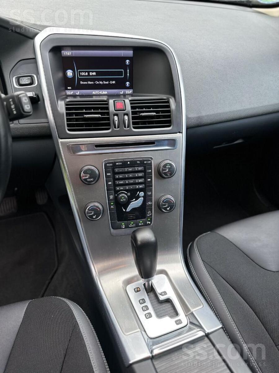 Pelēks Volvo XC60 2012 Talsi, ar dzinēja tilpumu 2.40 L un nobraukumu 274 tūkst. km par 10670 €, foto 31 vietnē AUTOMOTO.COM.LV