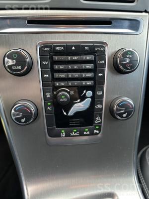Pelēks Volvo XC60 2012 Talsi, ar dzinēja tilpumu 2.40 L un nobraukumu 274 tūkst. km par 10670 €, foto 32 vietnē AUTOMOTO.COM.LV