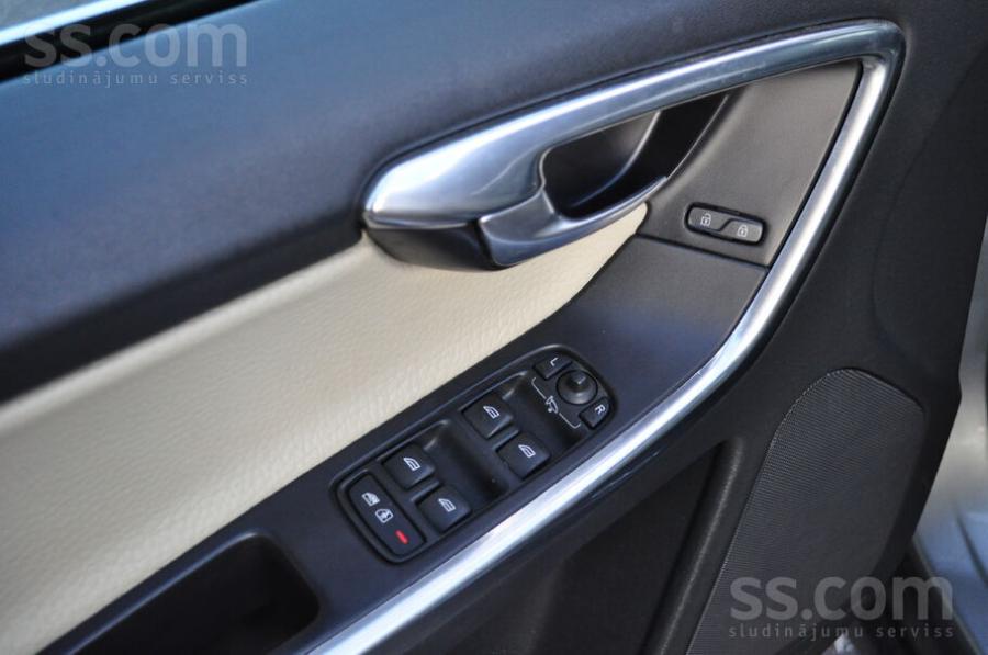 Pelēks Volvo XC60 2012 Tukums, ar dzinēja tilpumu 2.40 L un nobraukumu 377 tūkst. km par 6390 €, foto 12 vietnē AUTOMOTO.COM.LV