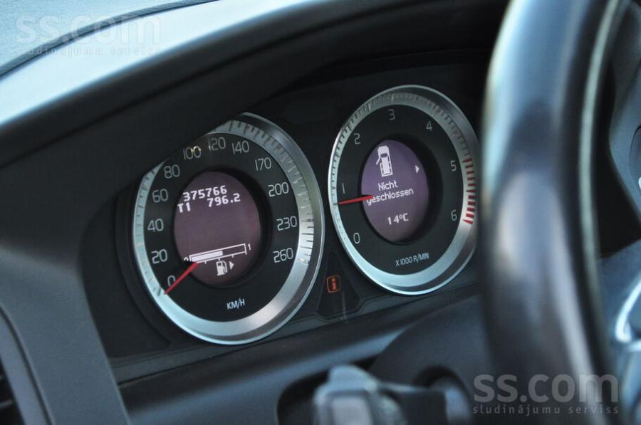 Pelēks Volvo XC60 2012 Tukums, ar dzinēja tilpumu 2.40 L un nobraukumu 377 tūkst. km par 6390 €, foto 13 vietnē AUTOMOTO.COM.LV