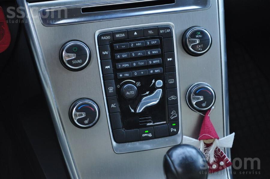 Pelēks Volvo XC60 2012 Tukums, ar dzinēja tilpumu 2.40 L un nobraukumu 377 tūkst. km par 6390 €, foto 15 vietnē AUTOMOTO.COM.LV