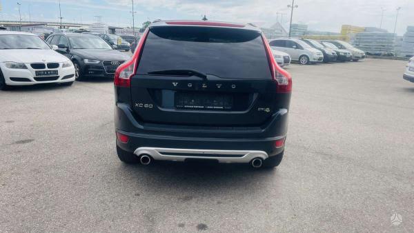 Pelēks Volvo XC60 2012 Marijampole, ar dzinēja tilpumu 1.98 L un nobraukumu 330 tūkst. km par 9999 €, foto 4 vietnē AUTOMOTO.COM.LV