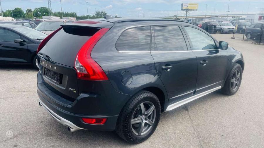 Grey Volvo XC60 2012 in Marijampole, with an engine capacity of 1.98 L and mileage of 330 thousand km for 9999 €, photo 7 on AUTOMOTO.COM.LV