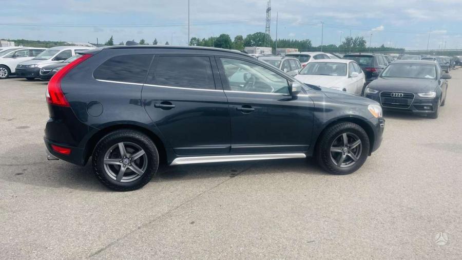 Grey Volvo XC60 2012 in Marijampole, with an engine capacity of 1.98 L and mileage of 330 thousand km for 9999 €, photo 8 on AUTOMOTO.COM.LV